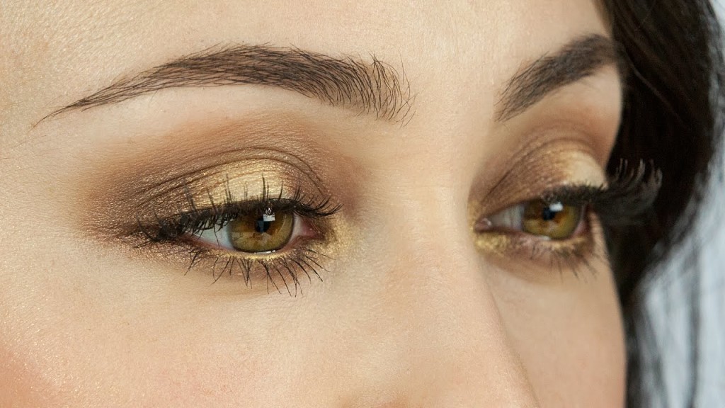 The Right Wedding Eye Makeup for Your Eye Color